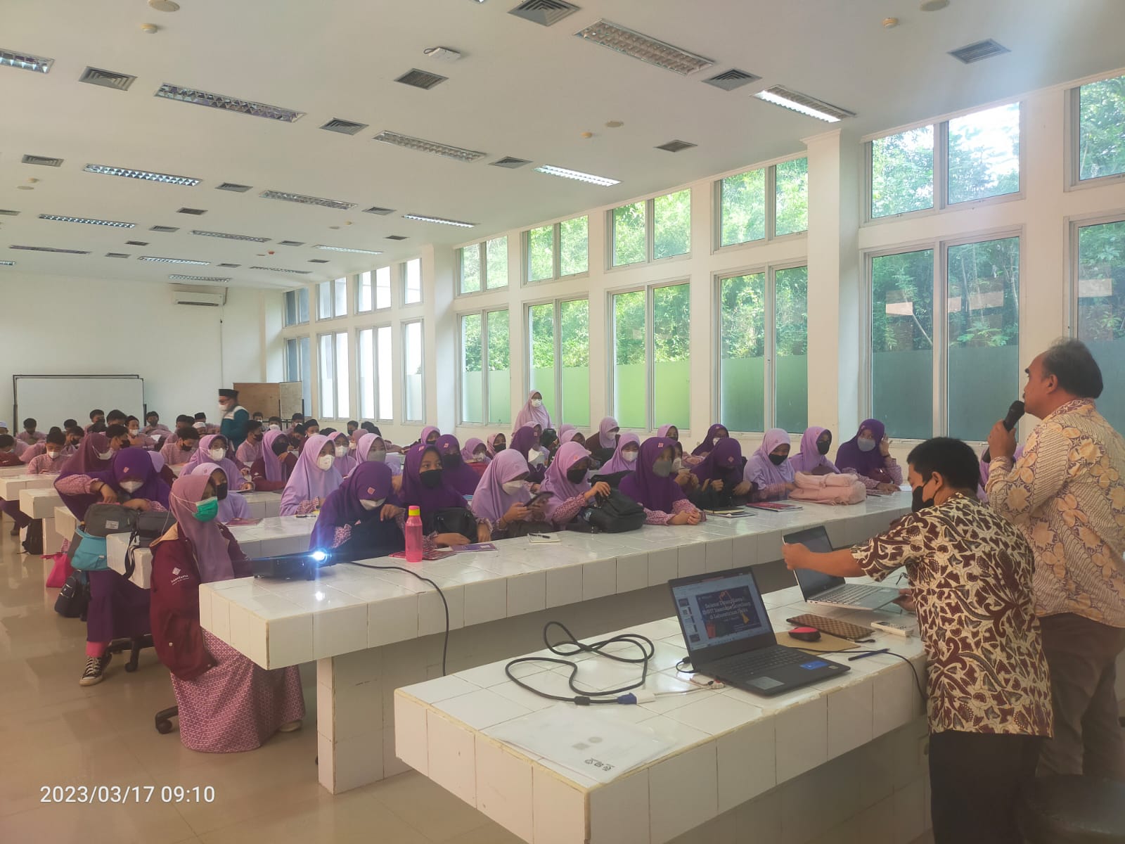 Elementary Physics Lab, IPB University Hosts Practicum for SMP IT ...